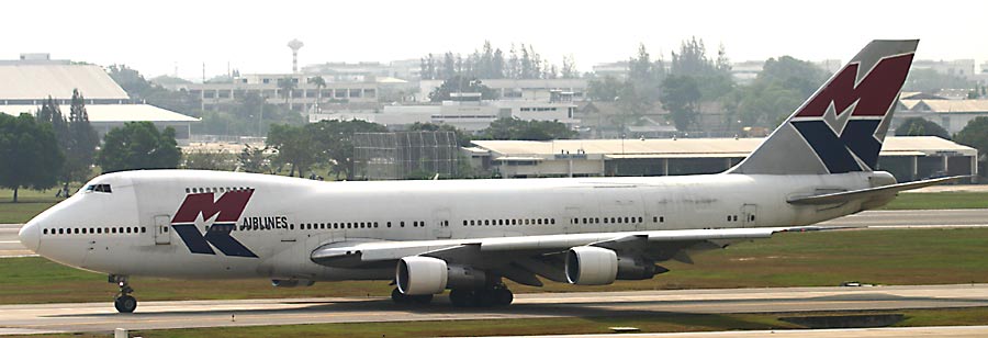 Boeing B747-244B(SF) (9G-MKJ)