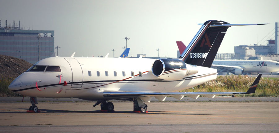 Challenger CL604 (N606CC)